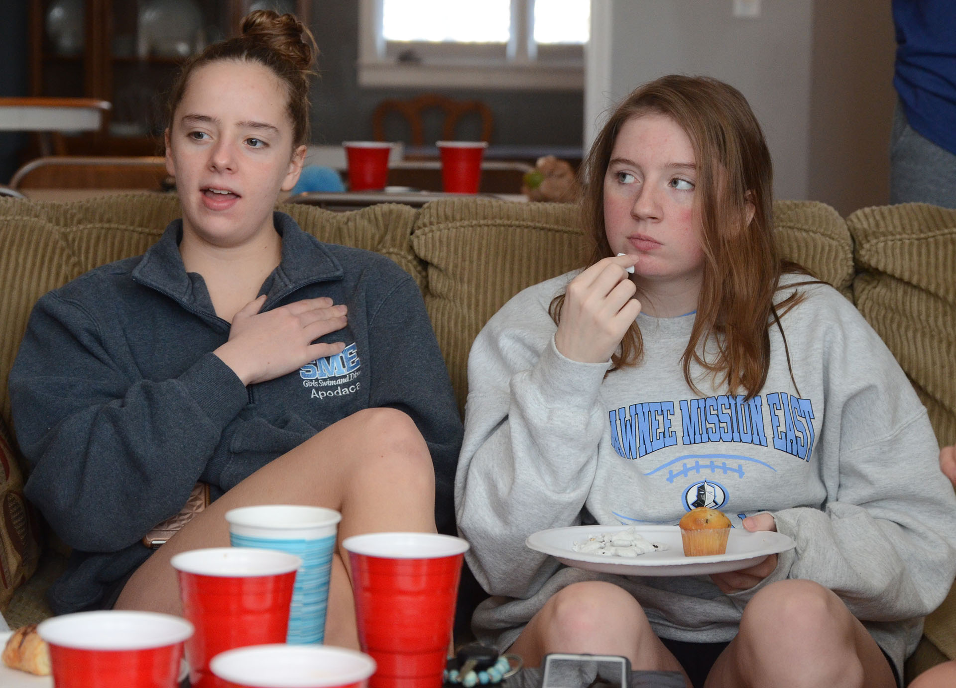 Seniors Mary Grace Apodaca and Zoë Ryland eat while talking to team ...