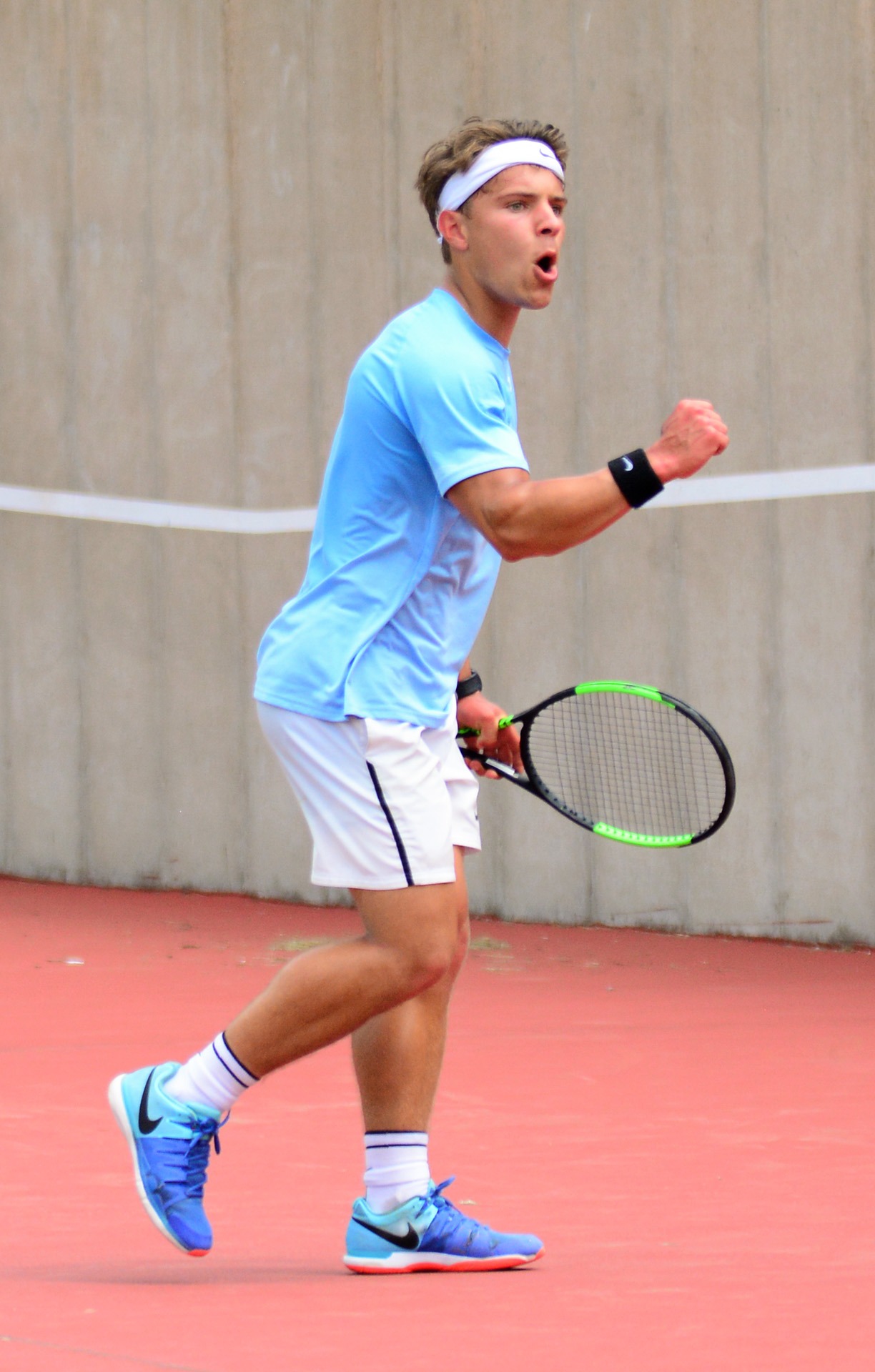 Billy celebrates after winning a point in his fifth place match against ...
